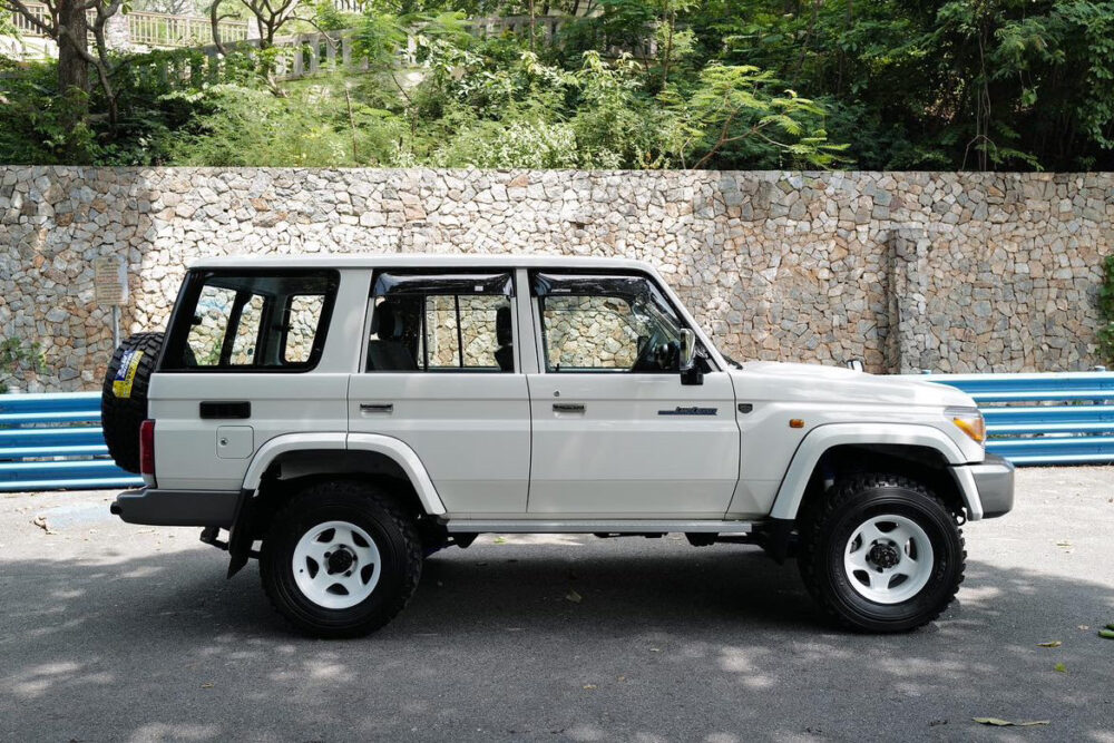 ランドクルーザ70(GRJ76)をBRADLEYとカンサスでカスタム！ - フォーバイフォーエンジニアリングサービス : 4x4 Engineering Service