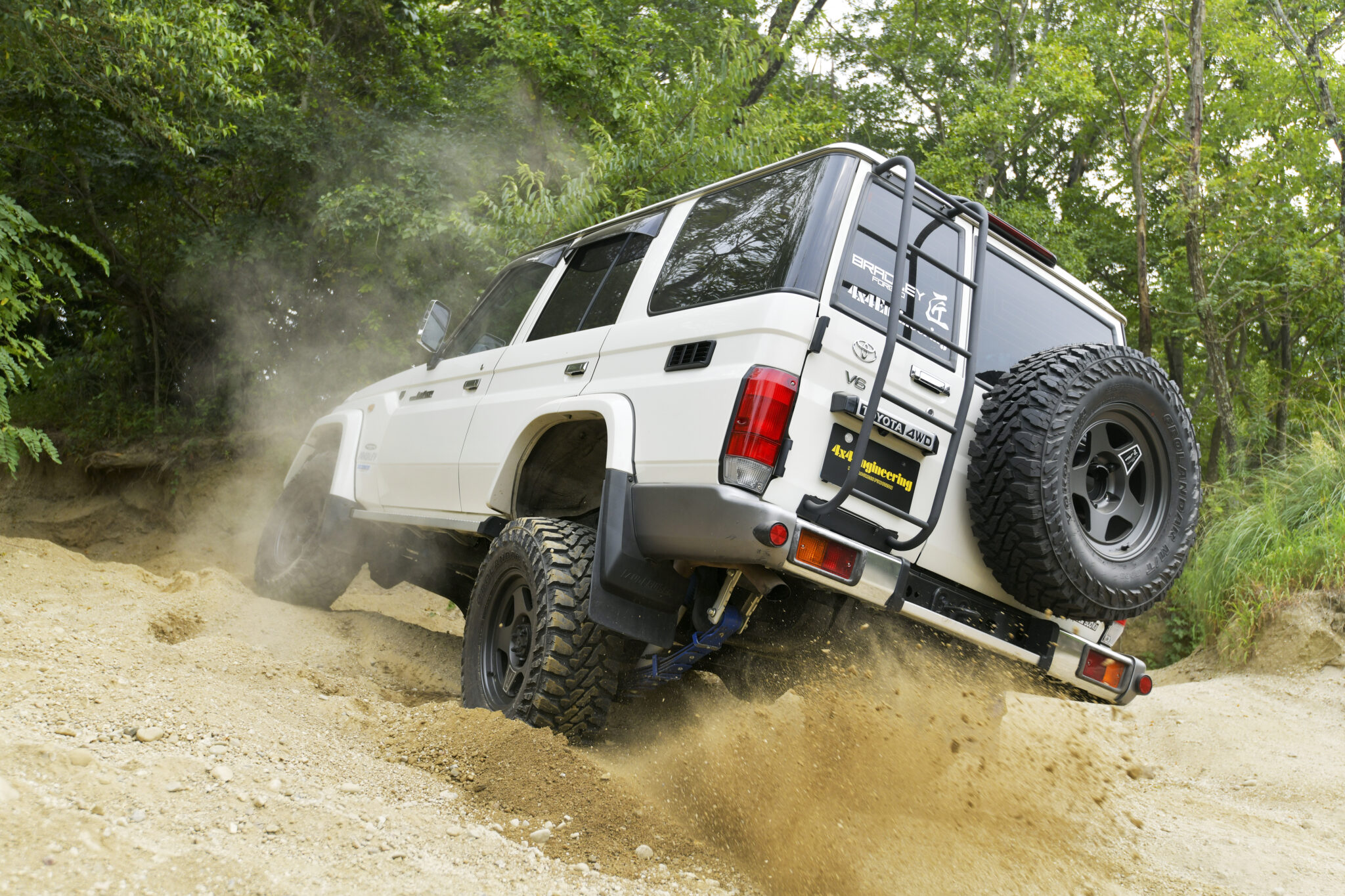 ランドクルーザ70(GRJ76,79)をカンサスでリフトアップはいかがですか！？ - フォーバイフォーエンジニアリングサービス : 4x4 Engineering Service