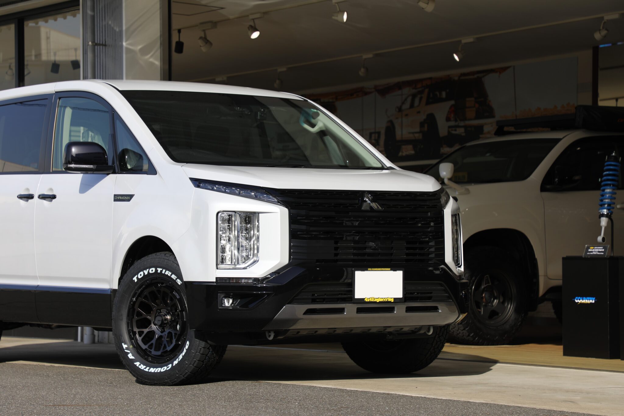 デリカD:5に【Air/G Rocks GhostEdition】を装着いただきました！ - フォーバイフォーエンジニアリングサービス ...