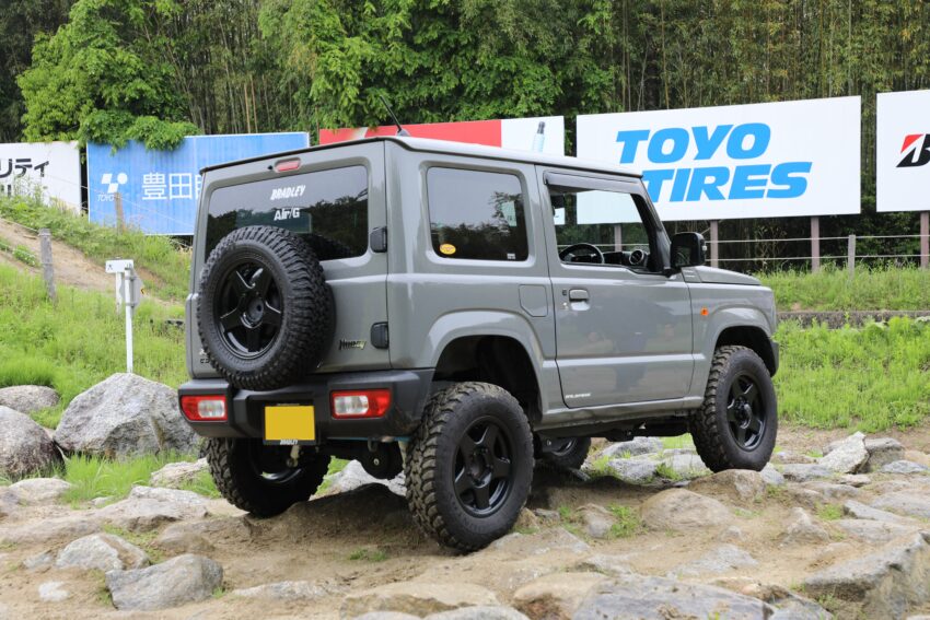 ジムニー(JB64)にブラッドレーVを装着！ - フォーバイフォーエンジニアリングサービス : 4x4 Engineering Service